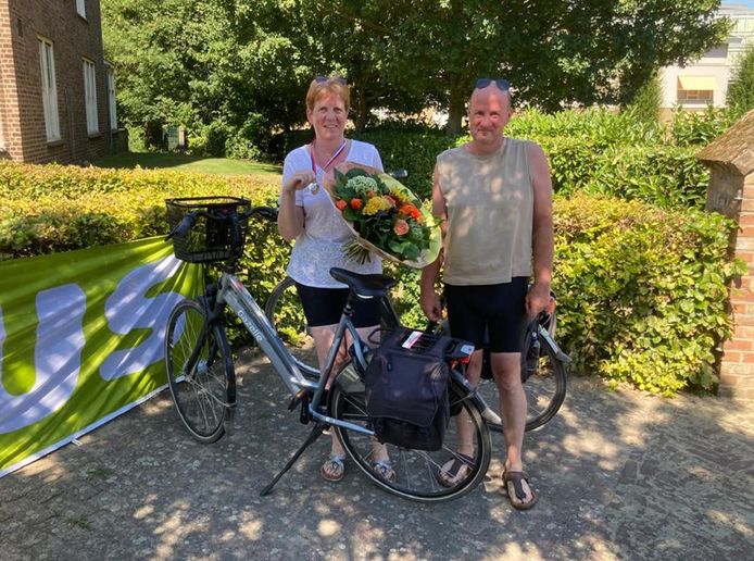 Anja Welmerink gehuldigd als recordhoudster Eibergse fietsvierdaagse ...