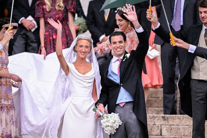 IN BEELD. Van de prachtige bruidsjurk tot de regen: dit was het ...