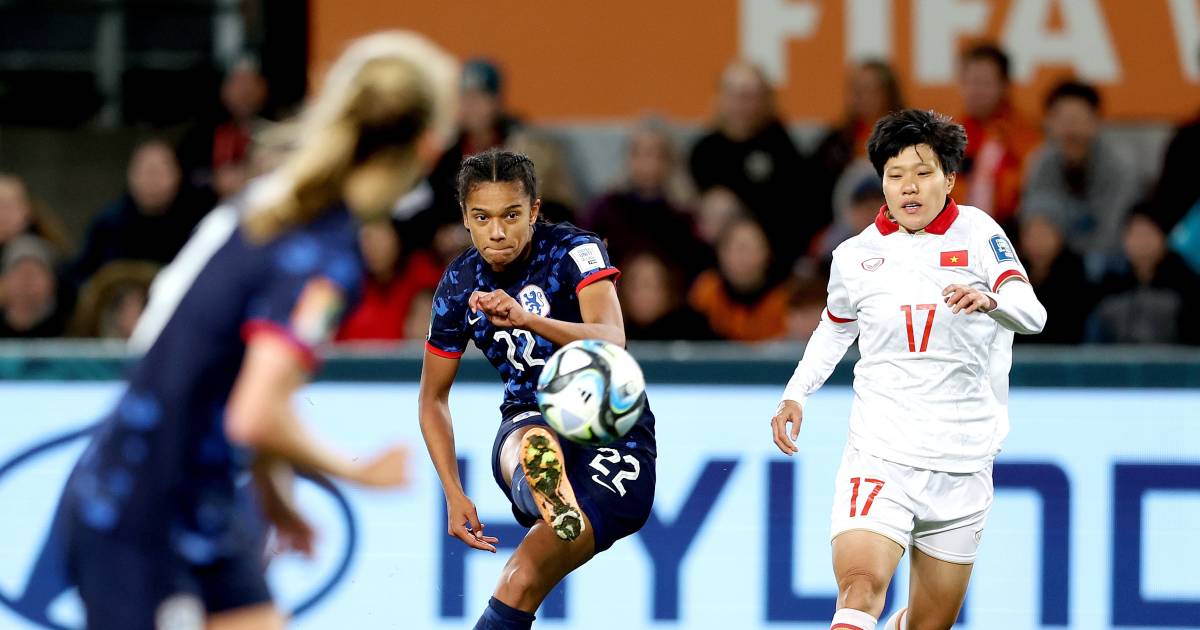 Oranje-smaakmaker Esmee Brugts na weergaloze goals: ‘Ik moet vaker ...