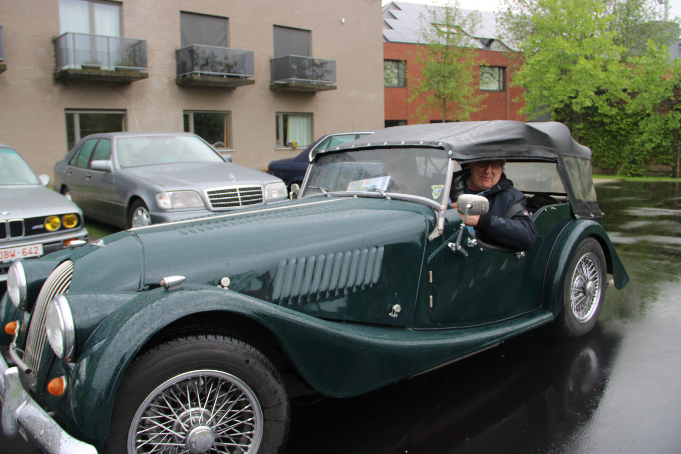 KIJK. Old Car Drivers trakteren Rosa (103) en ander senioren op ritje ...
