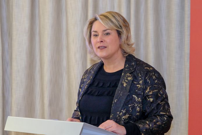Gewezen Brussels minister Céline Fremault verdwijnt in 2024 van het ...