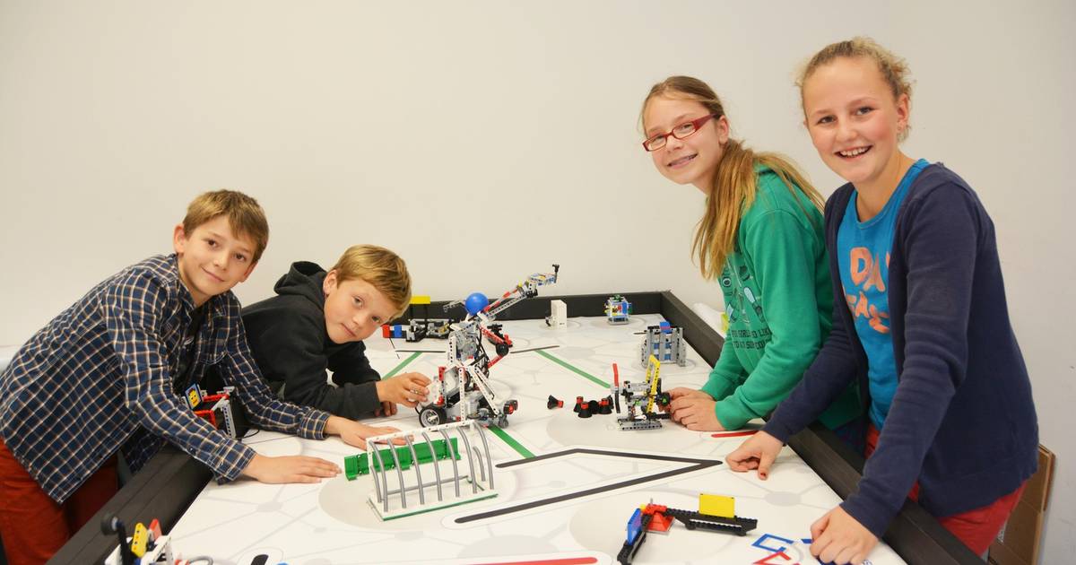 Televic leert kinderen LEGO-robot programmeren | Izegem | hln.be