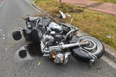 Motorrijder raakt zwaargewond bij aanrijding met auto in Valkenswaard, slachtoffer belandt in ...