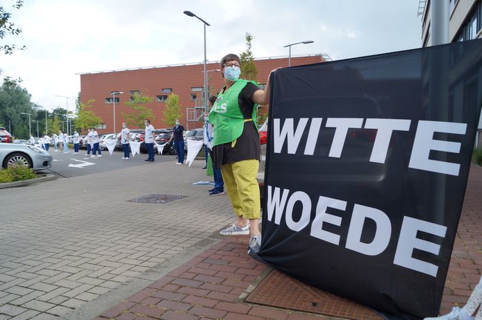 Witte woede aan Sint-Andriesziekenhuis: “Solidariteit met de zorgsector ...