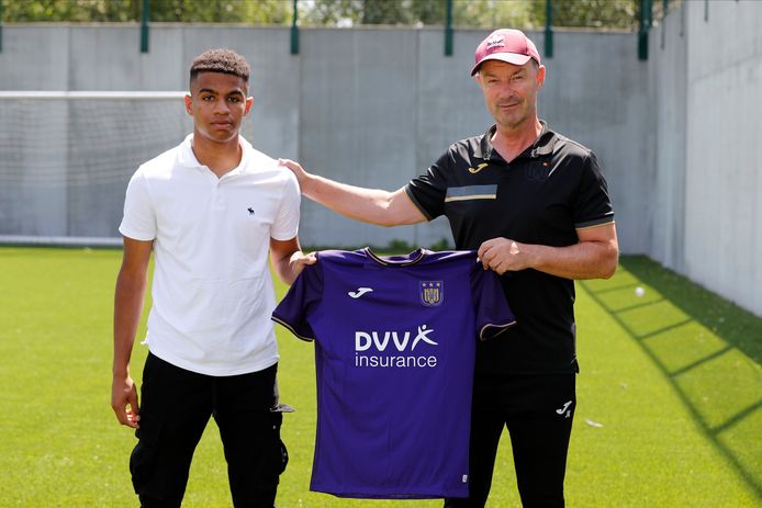 Anderlecht maakt werk van de toekomst: drie jeugdspelers tekenen eerste ...