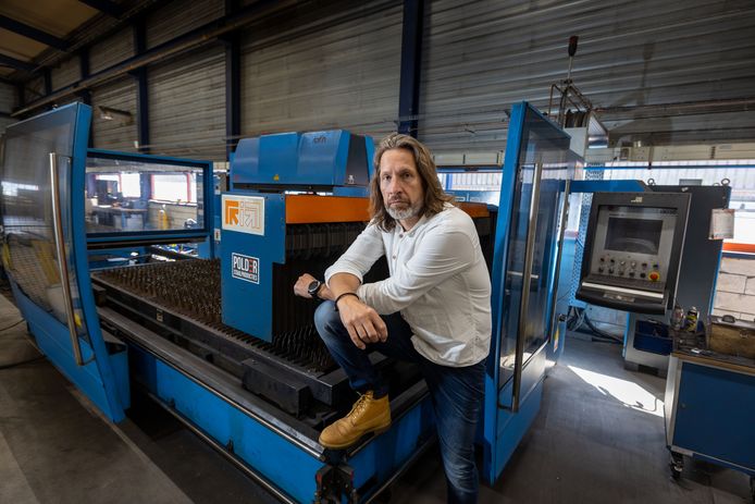 Machines van Auke Sjoerd staan stil omdat hij geen stroom krijgt van ...