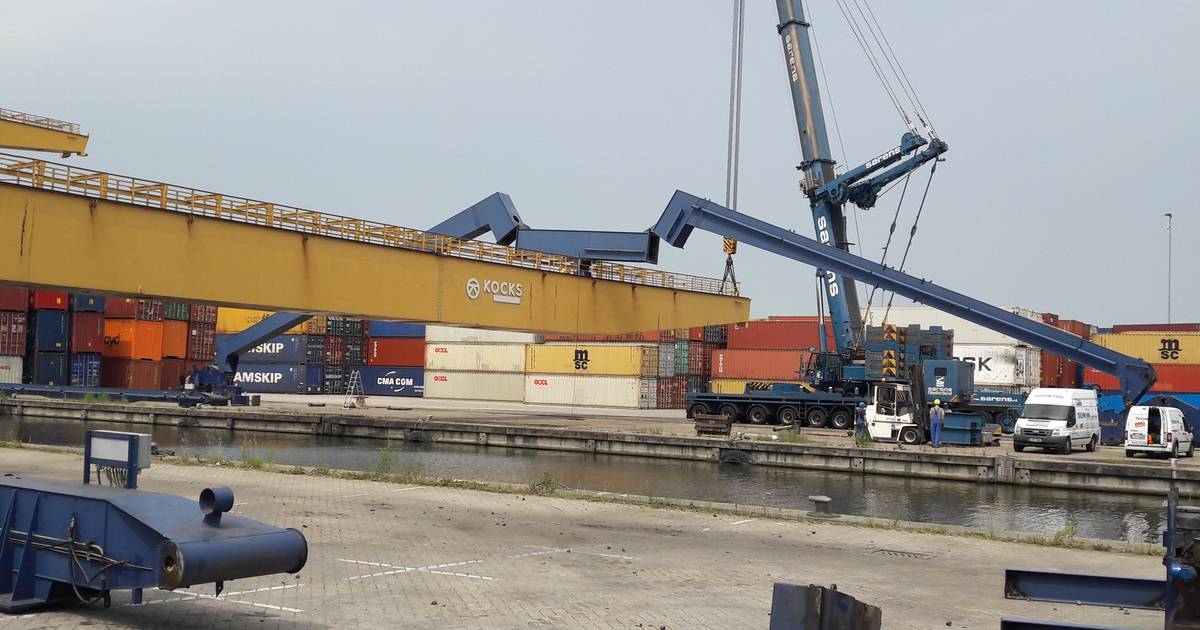 Zo ging de ontmanteling van portaalkranen bij Alpherium van start ...