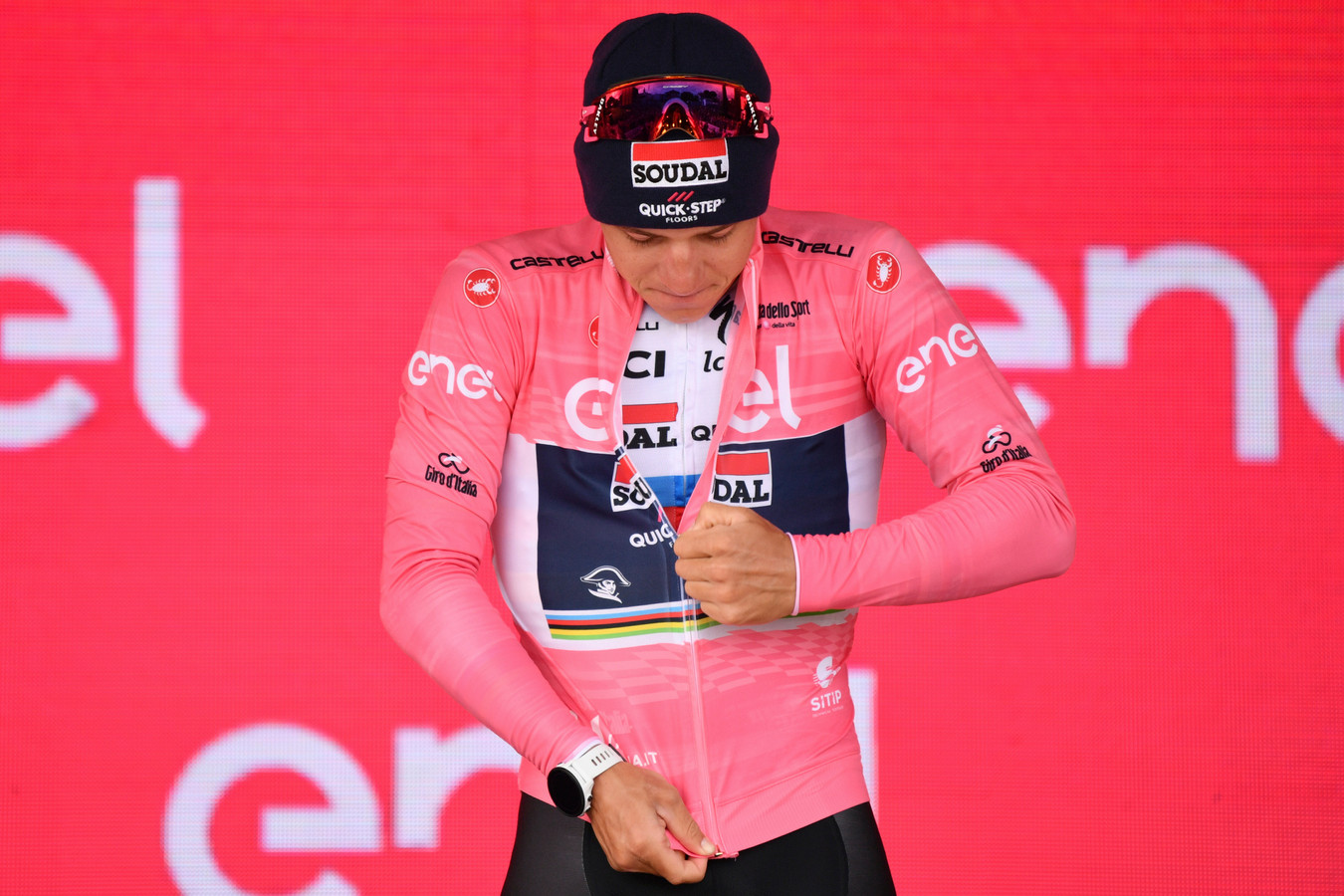 Drama voor Remco Evenepoel: drager roze trui uit Giro d’Italia na ... Drama voor Remco Evenepoel: drager roze trui uit Giro d’Italia na ...