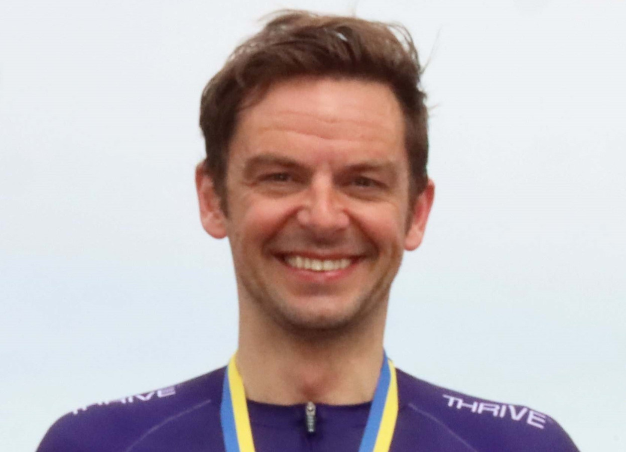 “Twintig minuten voor de start bleek mijn achterwiel te lossen”: Filip (46) is kersvers ...