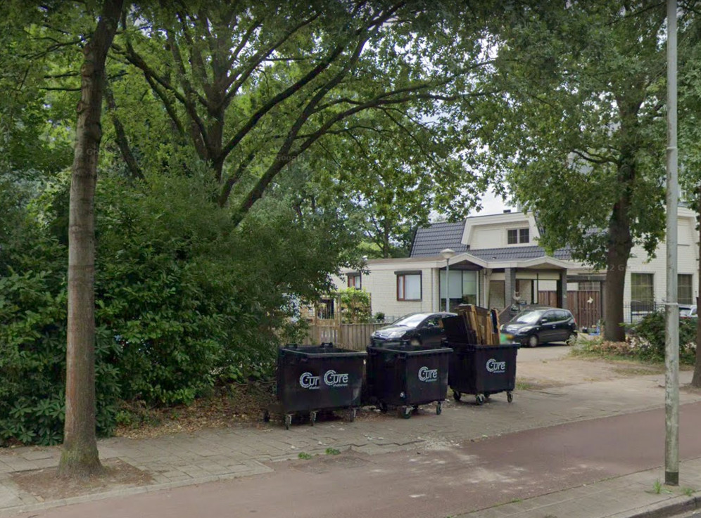 Afval bij woonwagens aan de Fakkellaan in Eindhoven stapelt zich op ...