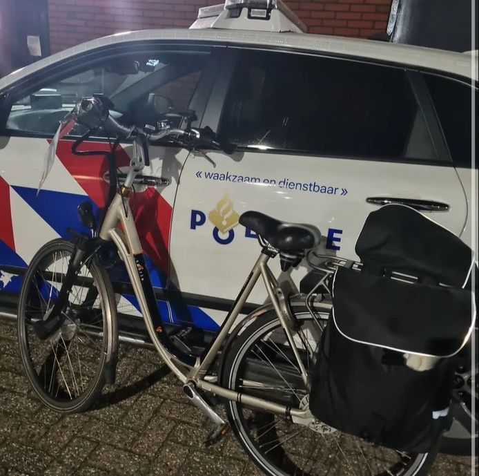 Fietsendief verstopt zich in bosjes in Veenendaal maar wordt toch ...