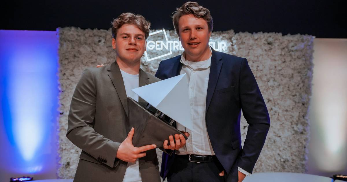 Lowie (24) mag zich Gentrepreneur van het jaar noemen met meubels die je letterlijk warm maken ...