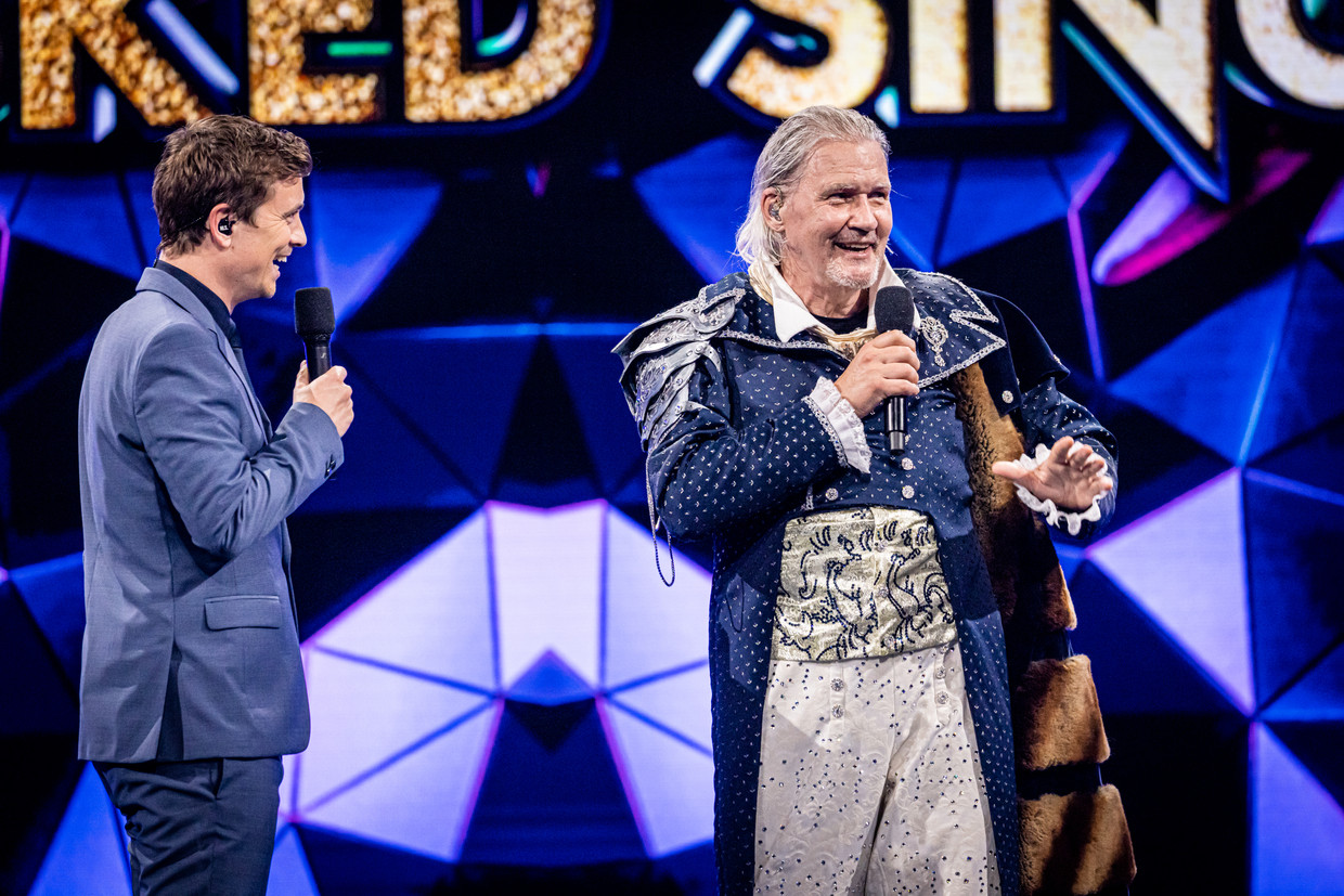 Edelhert blijkt Johnny Logan in ‘The Masked Singer’: ‘Elk optreden was ...