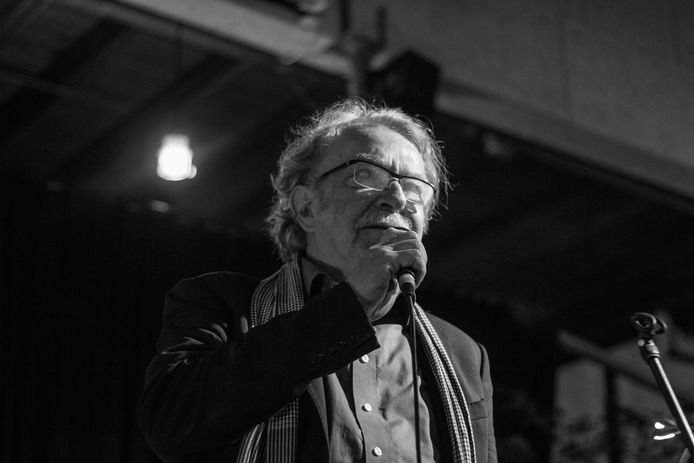 Jan, zanger van de Straatschenders, publiceert elke week een vertelsel ...