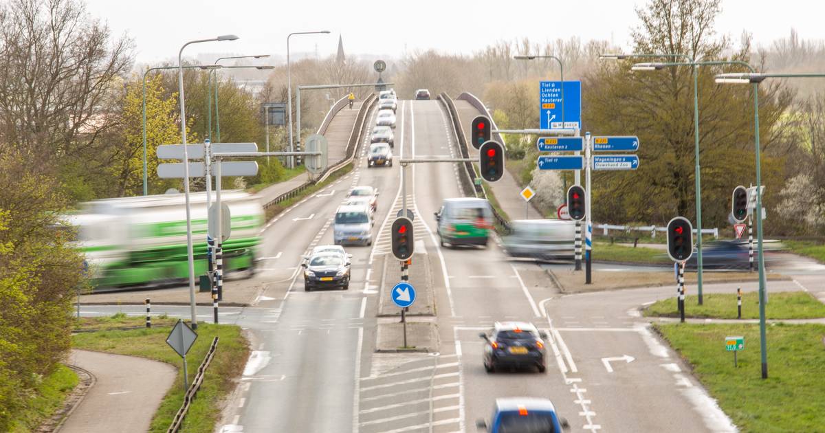 Aanpak van files Rijnbrug toch dichtbij: Rijk betaalt 40 miljoen ...
