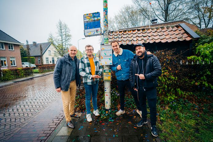 Vlijmen loopt uit voor radioshow bij ‘De Beste Bushalte van Nederland ...