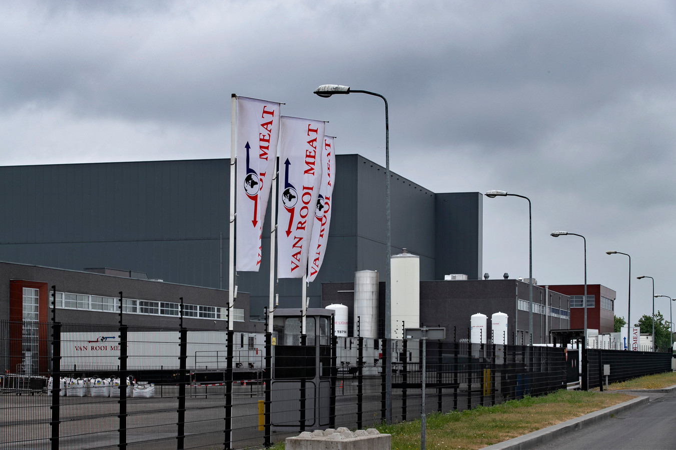 Medewerkers van Van Rooi Meat in Helmond getest op coronavirus | Foto ...