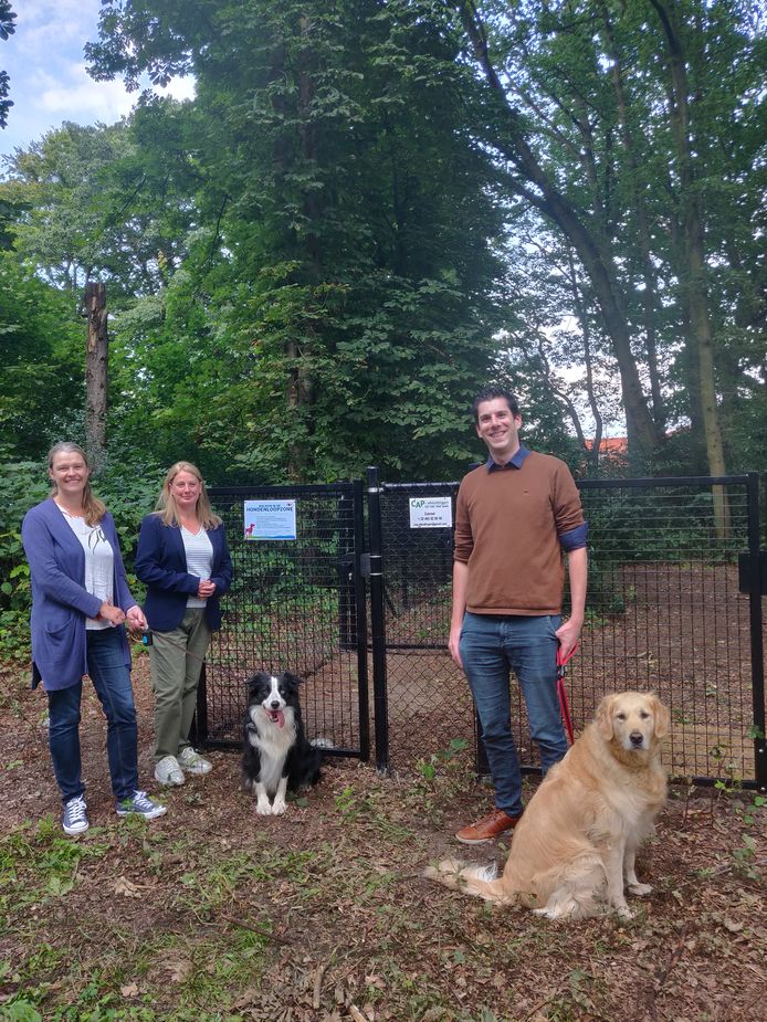 Wijnegem huldigt tweede hondenloopzone van 700 vierkante meter in | Wijnegem | hln.be