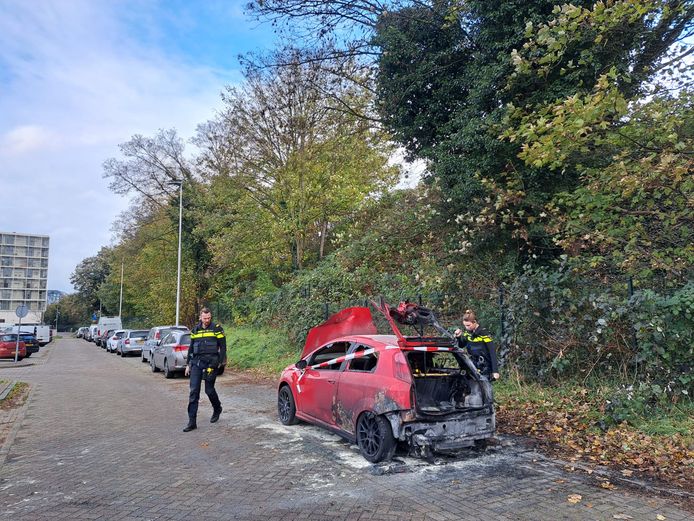 Werd deze auto in brand gestoken op parkeerplaats Oude Stad? | Nijmegen ...