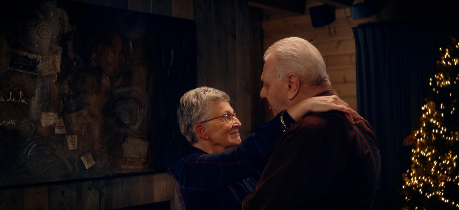 CAMILLE laat grootouders meespelen in nieuwe videoclip ‘Ademnood’: “Zij ...