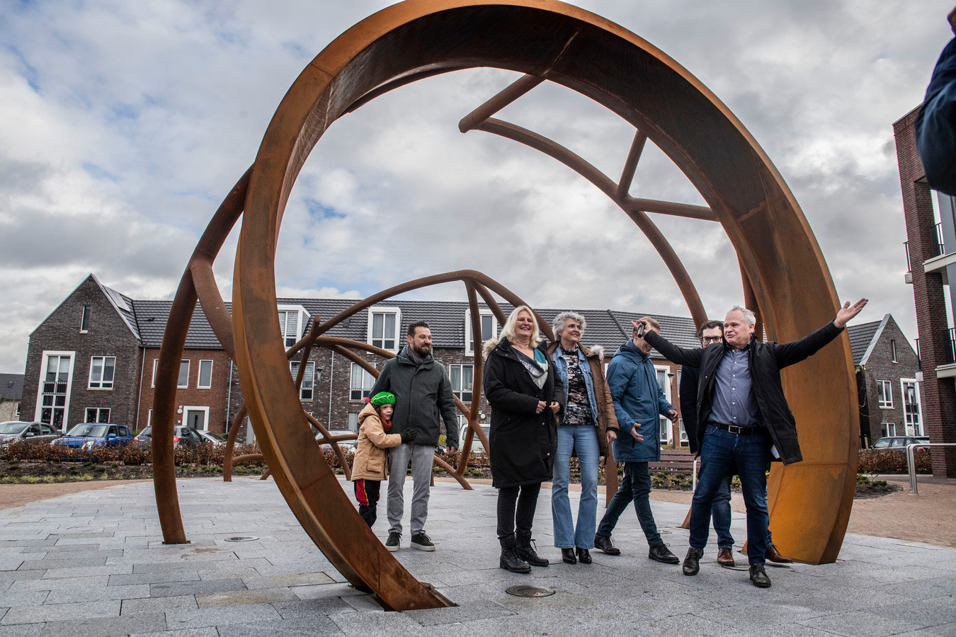 Plein met nieuw kunstwerk moet dé ontmoetingsplek worden voor ...