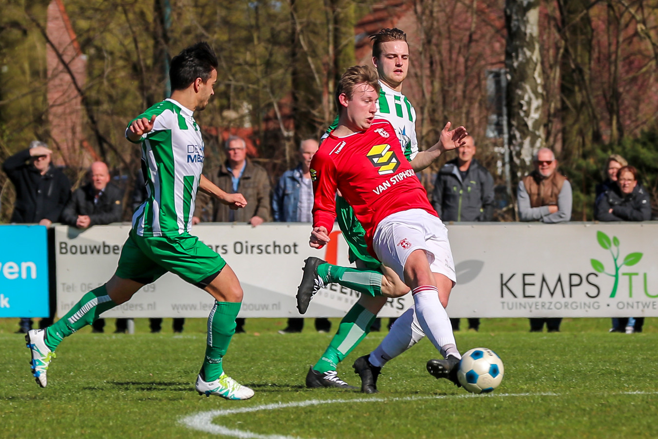 Serge Voss zorgt in bizarre slotfase dat Rhode drie punten pakt | Foto ...