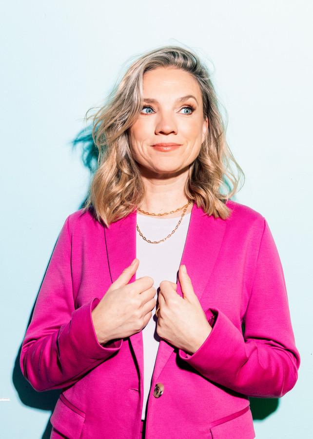 Anniek Pheifer wil ver gaan om wereld te verbeteren: ‘Kom van je luie reet, doe iets’ | Foto | AD.nl