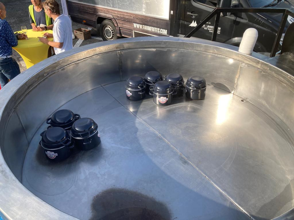 Grootste mosselpot ter wereld bij SLIGRO ISPC aan de Ghelamcoarena ...