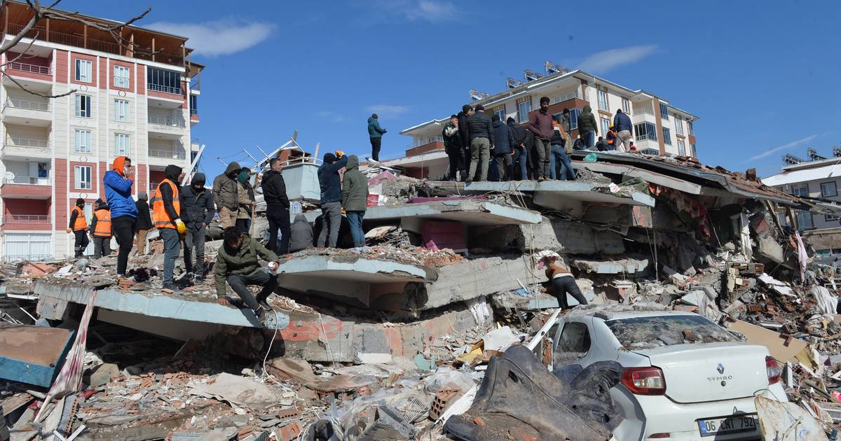 Raadslid Murat Yurtay (Open VLD) vraagt en krijgt hulp voor slachtoffers van aardbeving ...