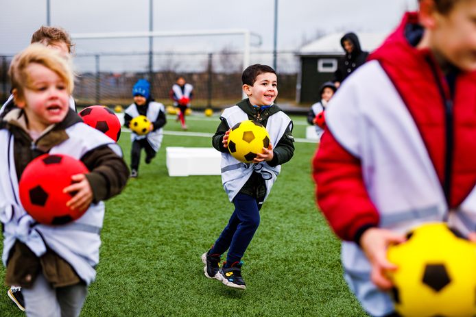 Rapper Dio en zanger Metejoor zetten zich in tegen achterstand lees- en ...