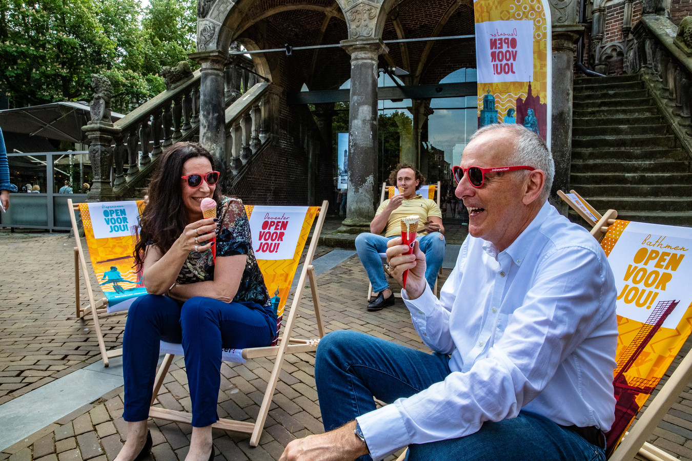 Deventer ‘opent’ zichzelf ‘voor jou’: 59 strandstoelen, 70.000 ...