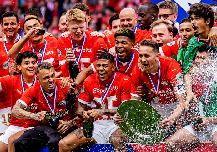 PSV staat na het slot van de competitie voor een lange zomer, maar wil ...