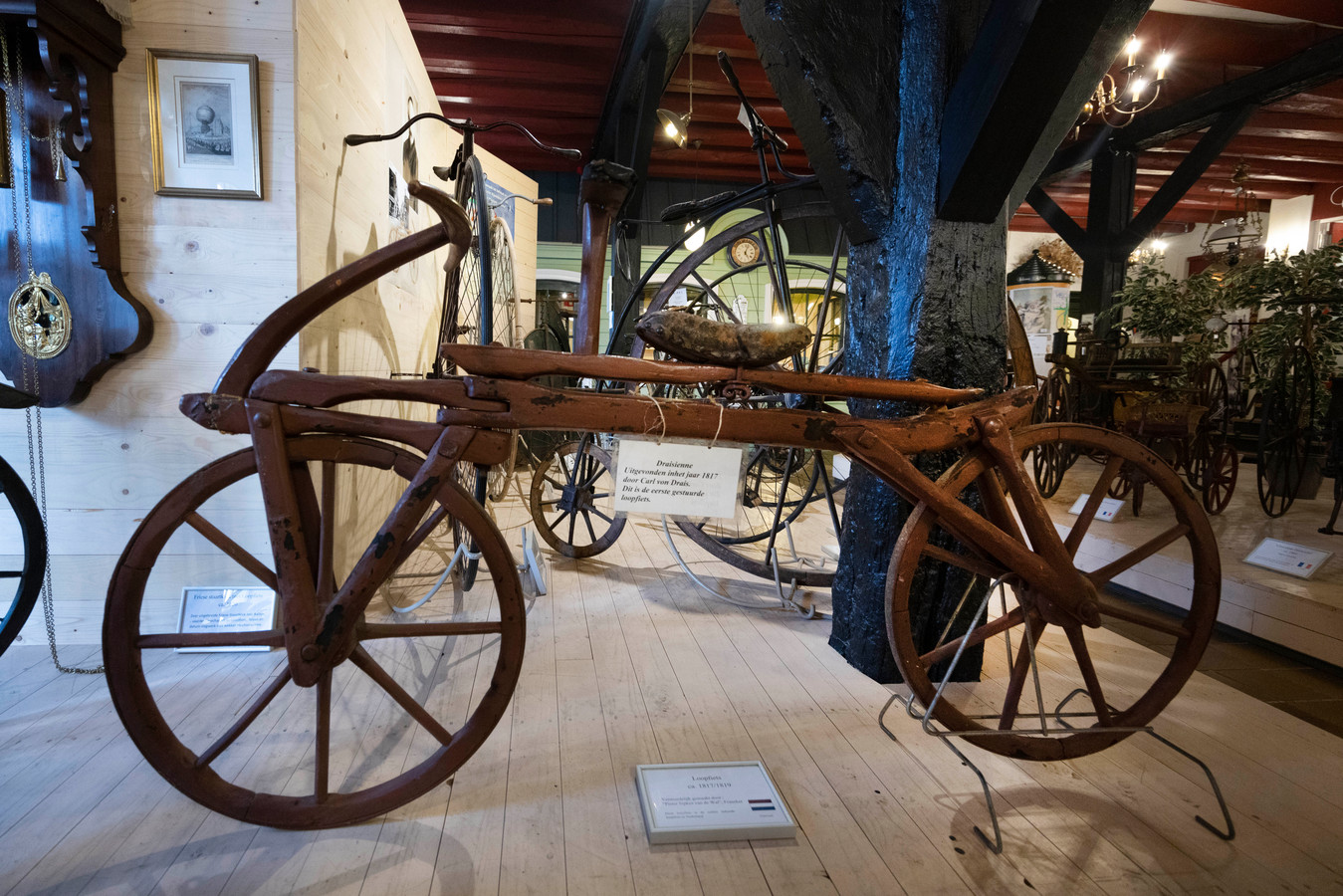 De eerste loopfiets van Nederlandse makelij staat nu in Nijmegen | Foto ...