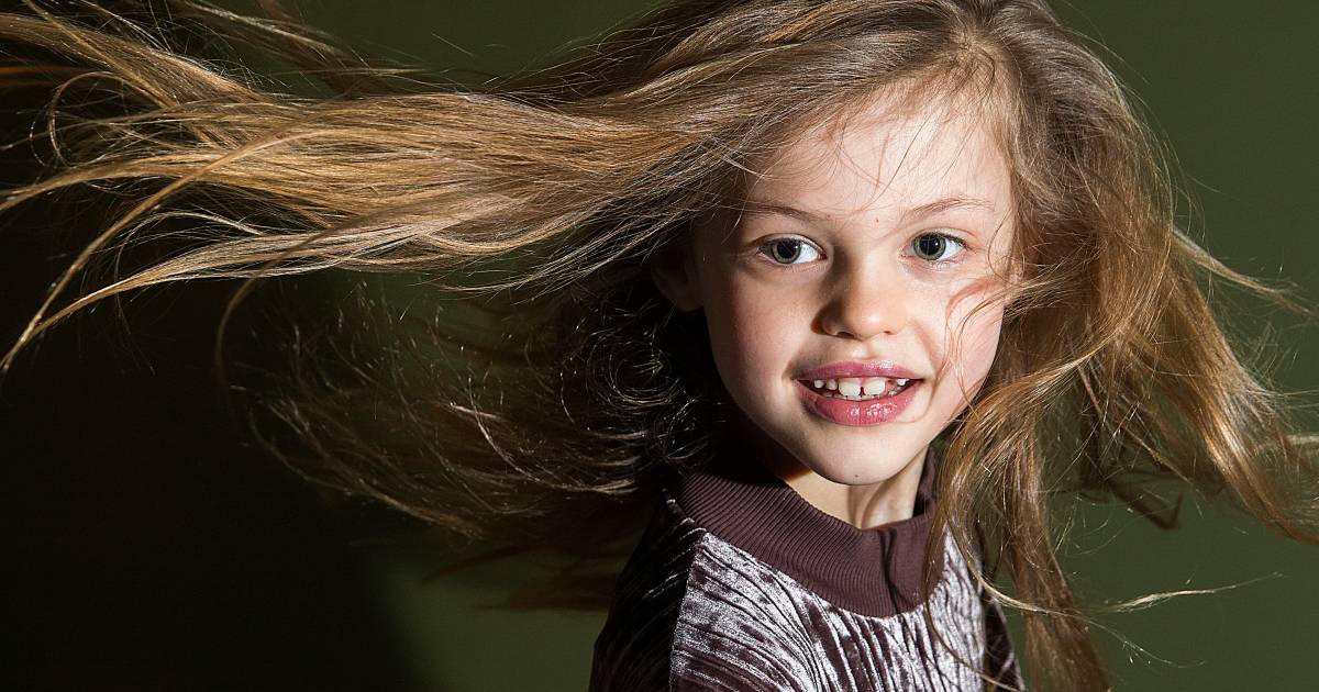 Is Joeke (7) uit Puttershoek de nieuwe Doutzen? | Hoeksche Waard | AD.nl