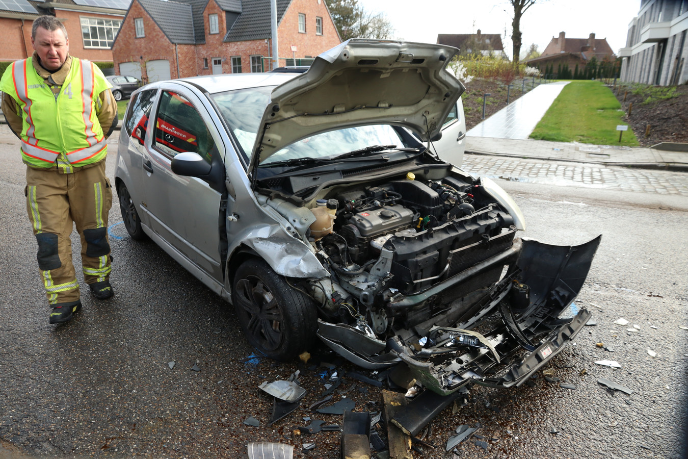 Twee gewonden bij frontale botsing in Parklaan | Foto | hln.be