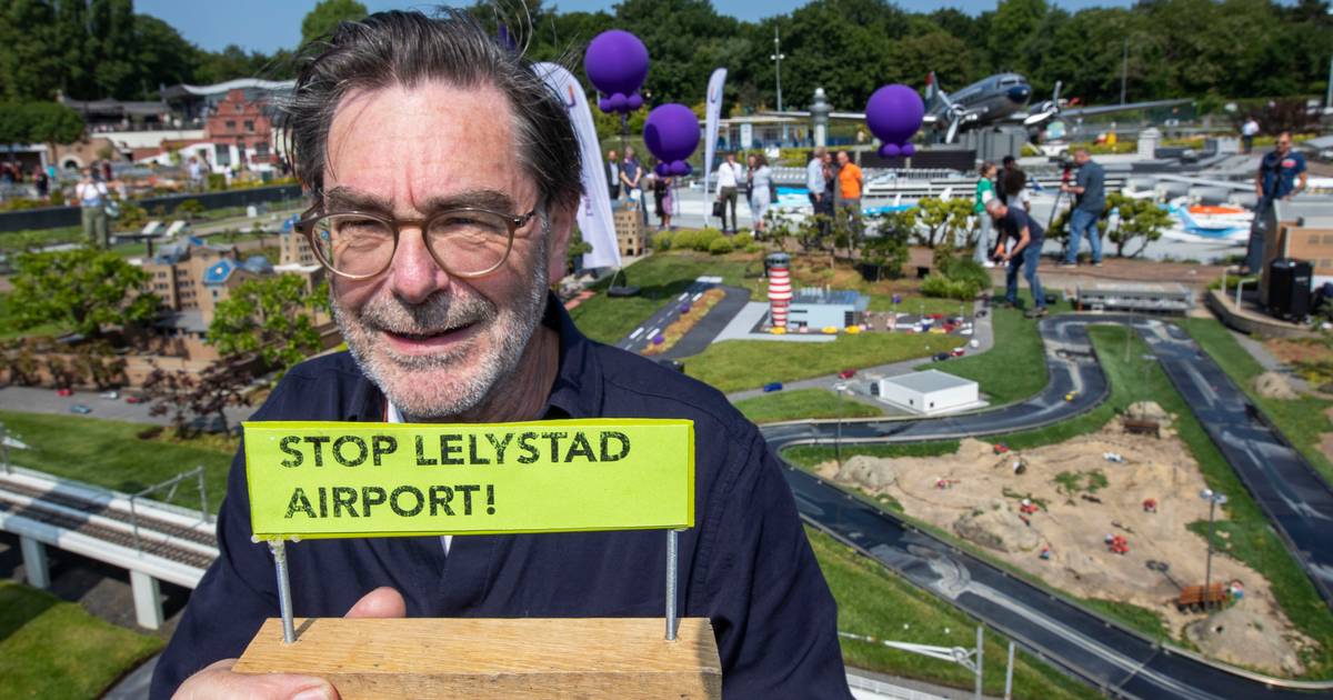 Protest bij onthulling Lelystad Airport op Madurodam: ‘Wij zien dit als ...