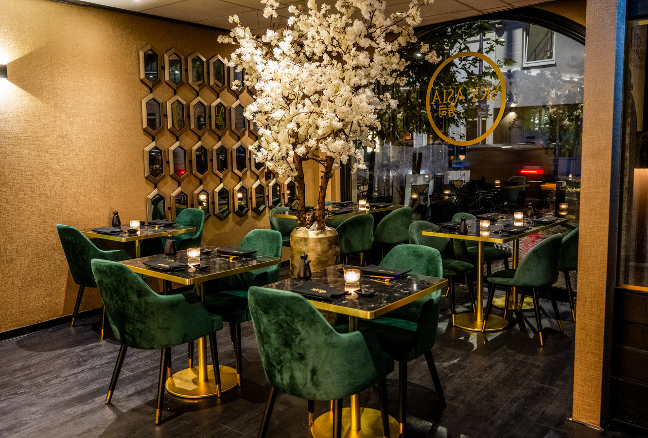 In ‘het beste restaurant van Alphen’ wordt geen alcohol geschonken ... In ‘het beste restaurant van Alphen’ wordt geen alcohol geschonken ...