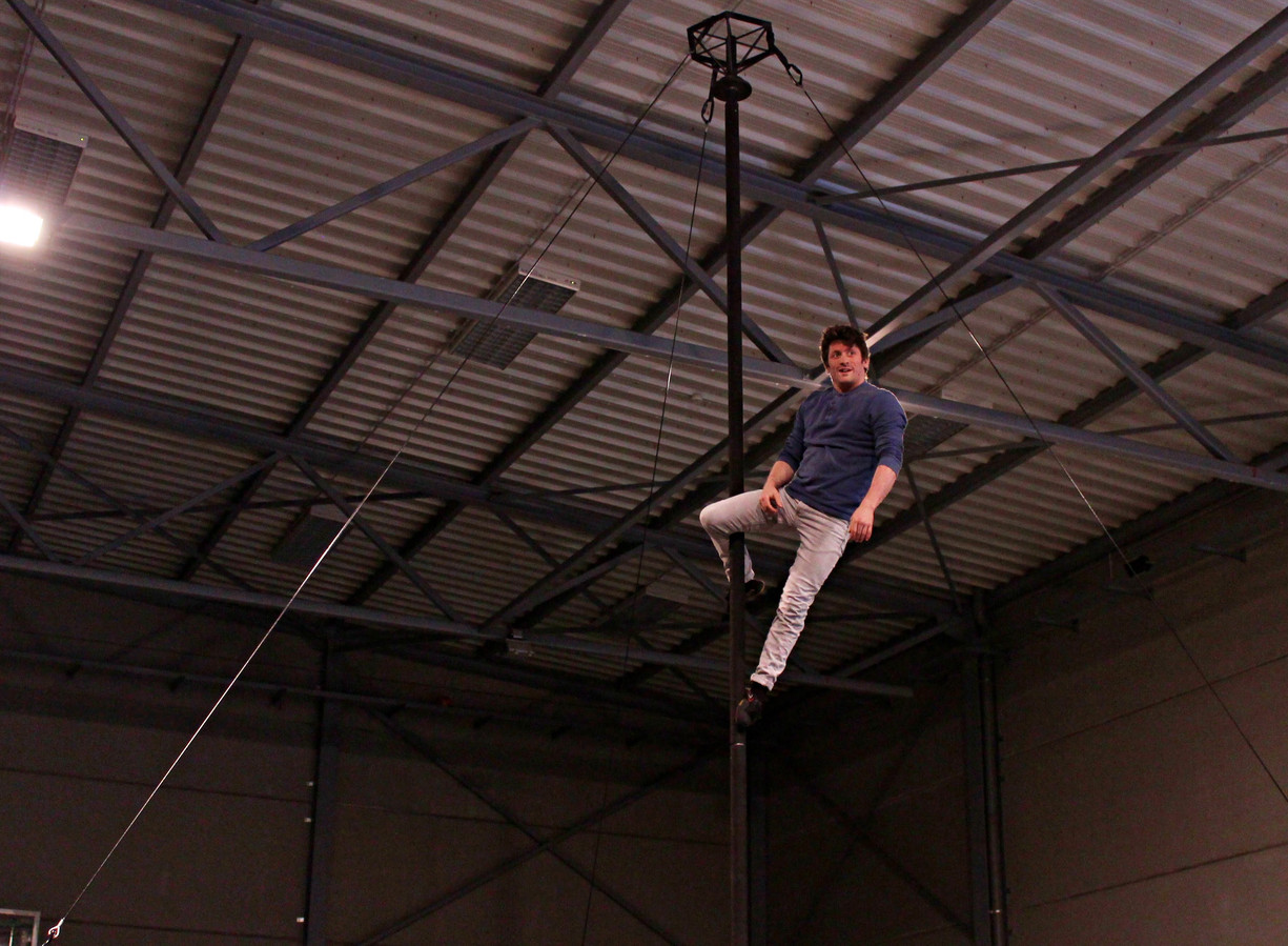 Aangrijpende circusvoorstelling van mucopatiënt Jesse Huygh (30) in ...