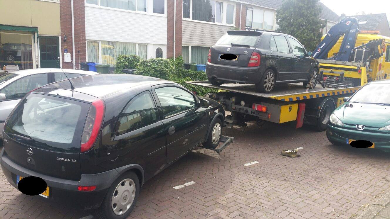 Politie vindt grote hoeveelheden drugs bij inval in Woerden | Foto | AD.nl Politie vindt grote hoeveelheden drugs bij inval in Woerden | Foto | AD.nl