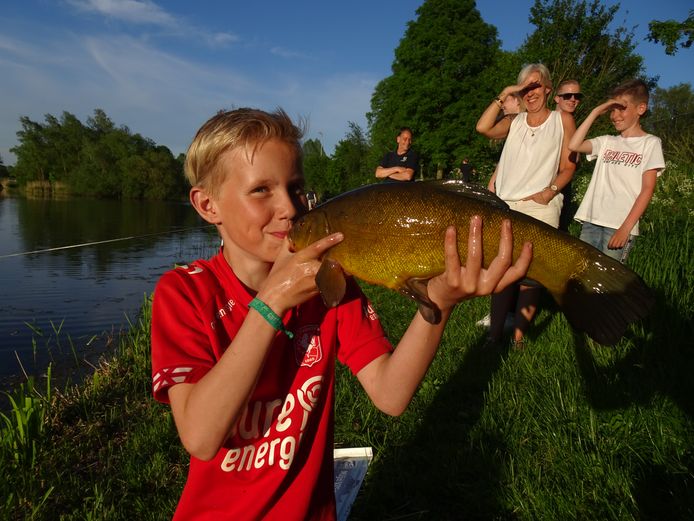 Vissen willen nog niet echt bijten in Enter door koud voorjaarsweer ...