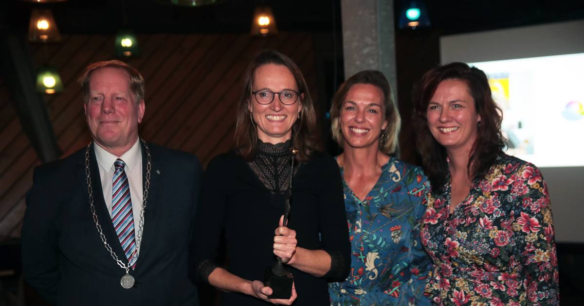 Arda Riedijk wint eerste Suze de Vries Prijs: ‘Een duizendpoot in en ...