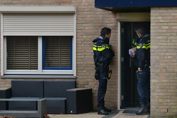 Man wordt aan zijn voordeur bedreigd in Breda, verdachte (17 ...