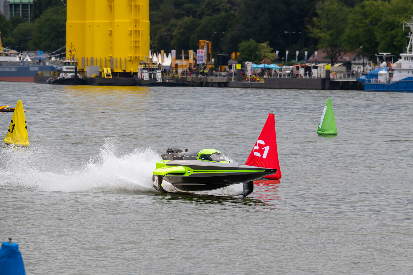 Botenrace had spektakel moeten zijn: ‘Mamma, moet ik dit filmen? Dit is ...