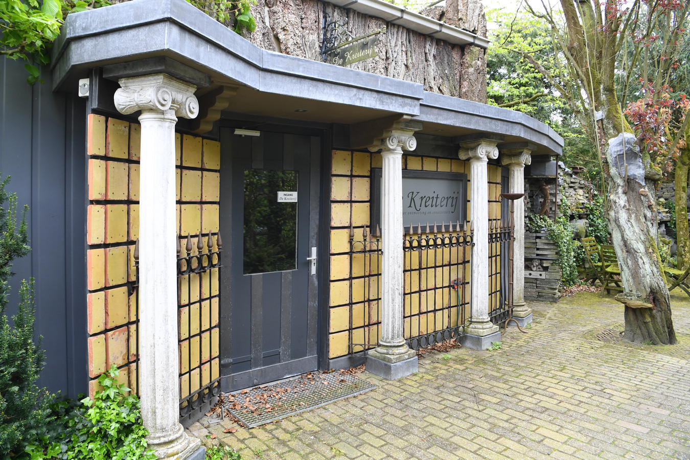 Koos en Roos kochten een bouwval die al twee jaar te koop stond | Foto ...