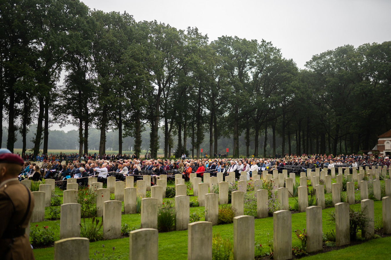 Duizenden aanwezig bij 79e herdenking Slag om Arnhem | Foto ...