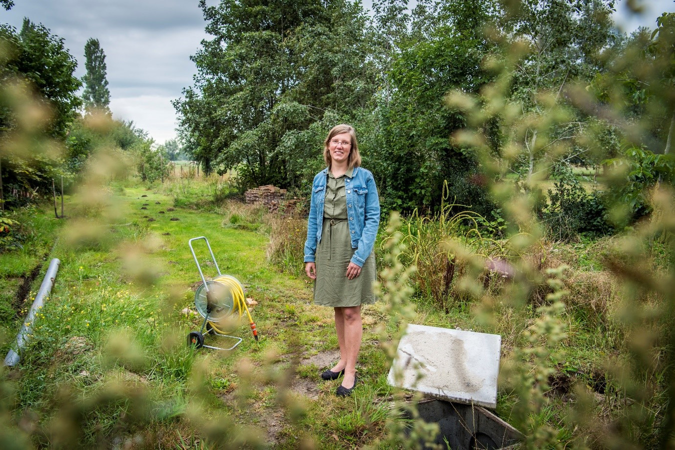 Birgit zorgt voor een watervriendelijke tuin | Foto | hln.be