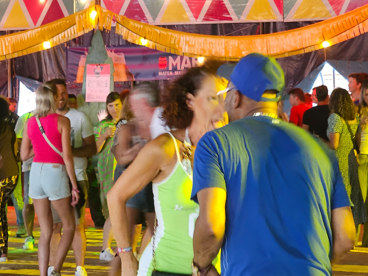 IN BEELD. 40ste Antilliaanse Feesten gestart onder stralende zomerzon ...