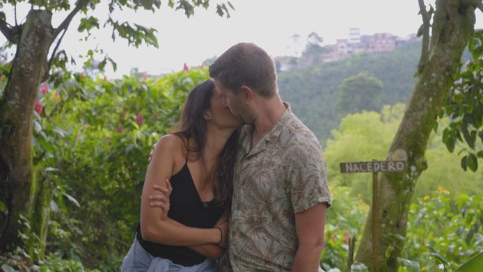 Vanavond op tv: Five Bedrooms, Grenzeloos Verliefd en Handen aan de couveuse | Show | AD.nl