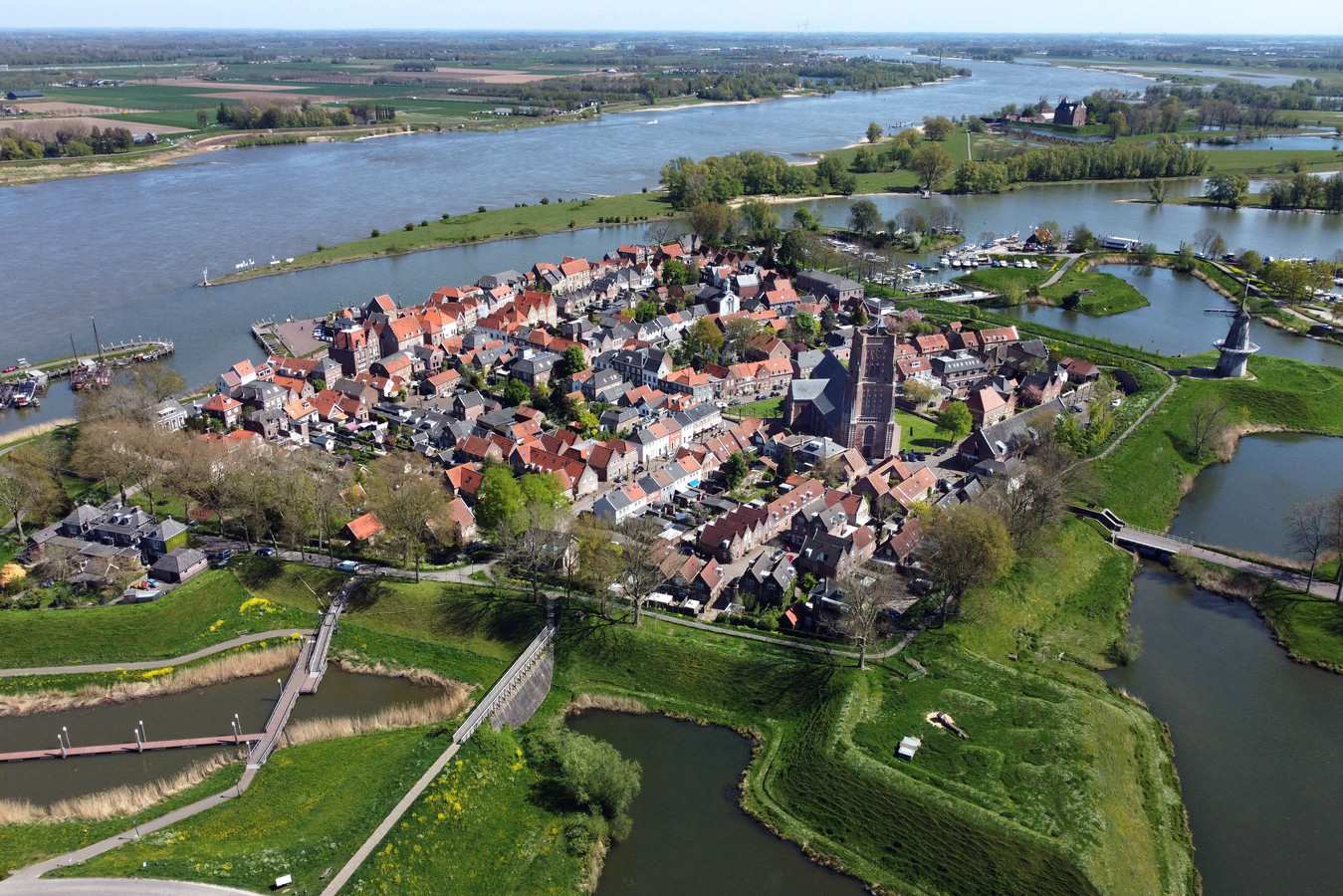 ‘Hart op de juiste plek’ is één grote reclamespot voor Woudrichem, maar ...