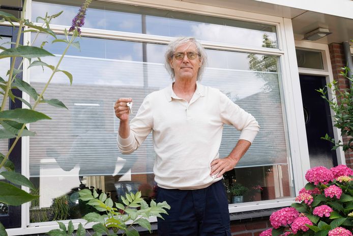 ‘Annabel’-zanger Hans de Booij moet niet meer in caravan wonen dankzij ...